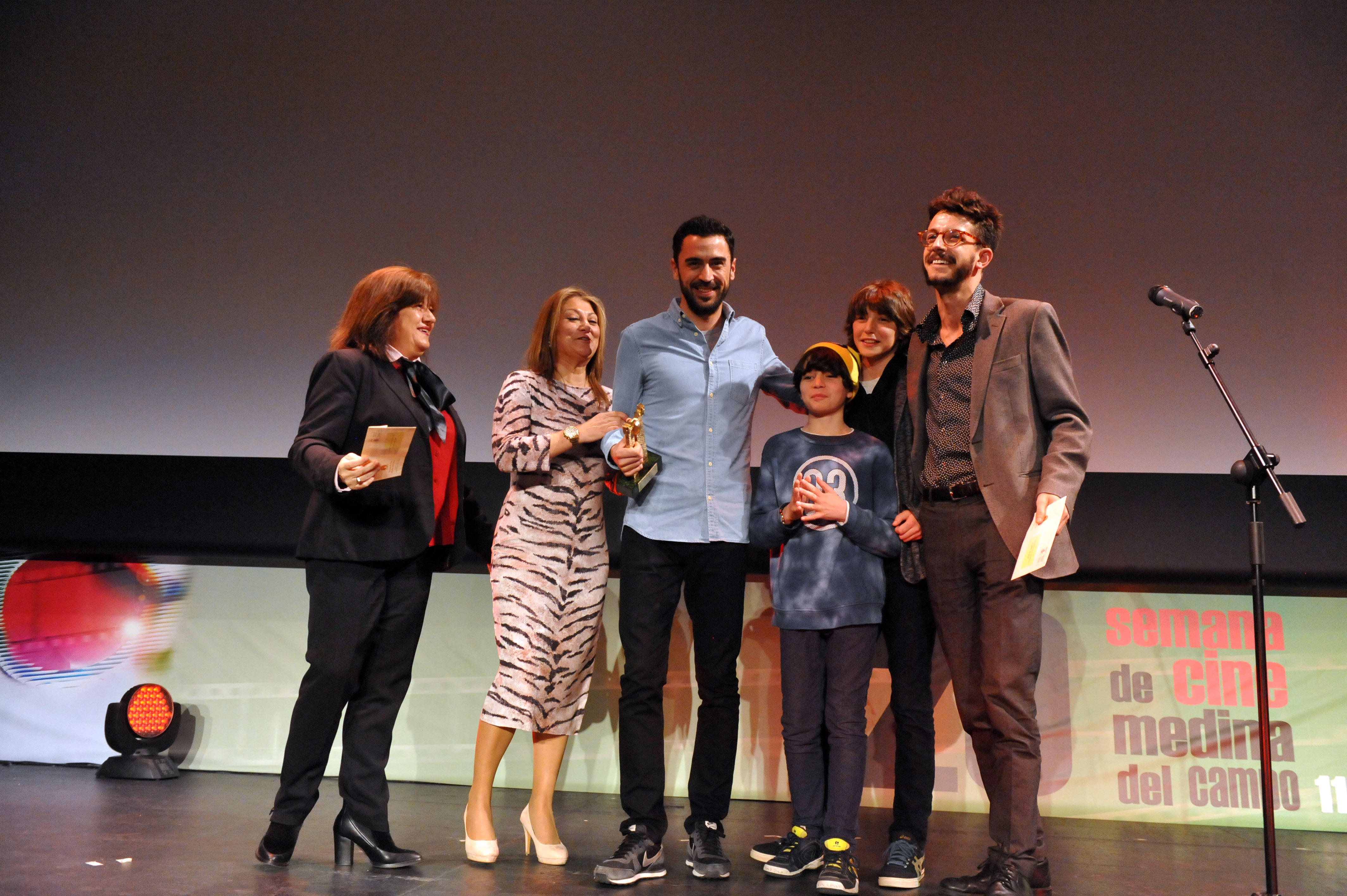 ‘Hermanos’, de Javier Roldán, consigue el Roel de Oro de la 29ª Semana ...